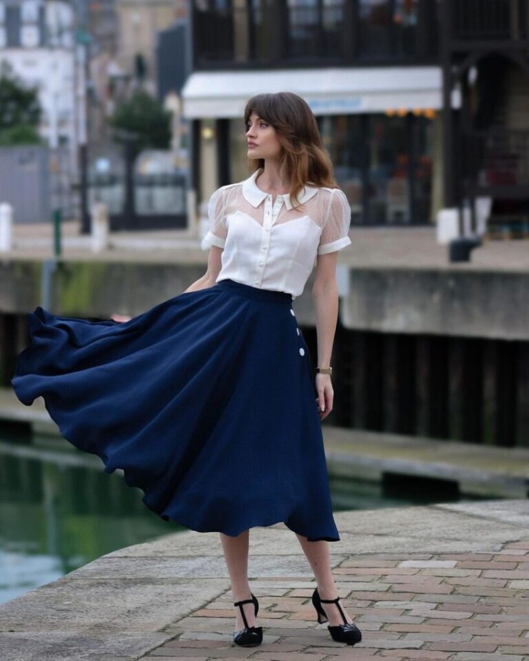 28 Trendy Bar Hopping Outfits That Turn Heads: Sip in Style - 160grams