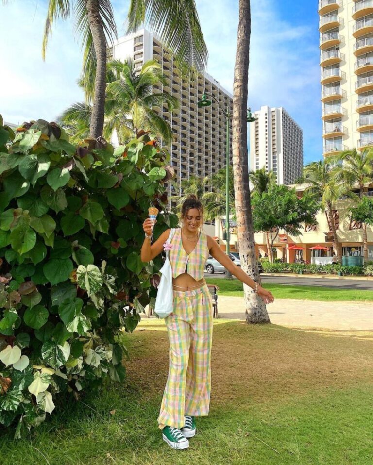 25 Hawaii Outfit Ideas to Make a Splash: Island Chic - 160grams
