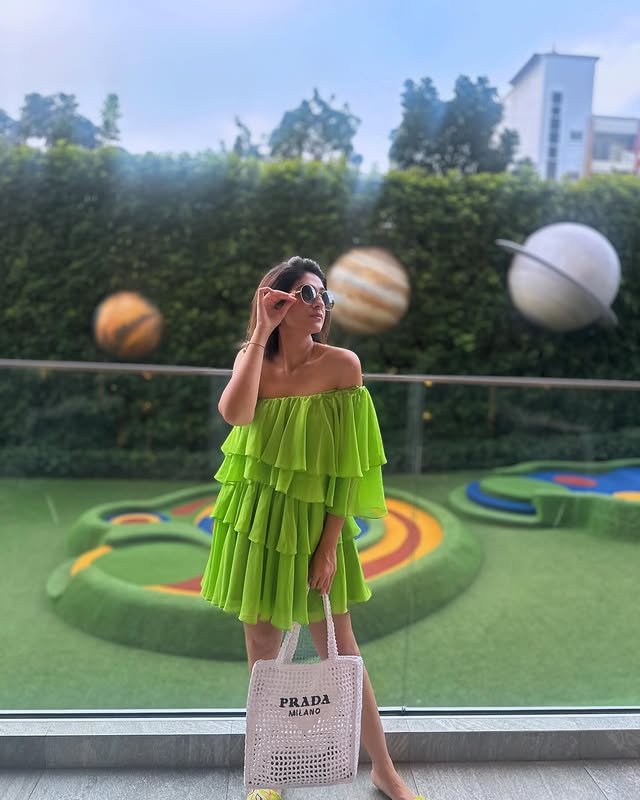 20 Neon Looks to Steal the Spotlight: Turn Up the Brightness - 160grams
